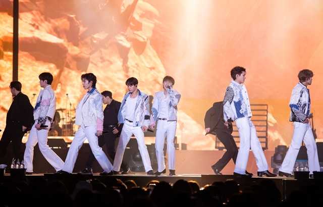 INFINITE脫了！成烈秀超猛胸肌腹肌 告白台粉「你們是我們的奇蹟」他裝哭被抓包 - Kpopn