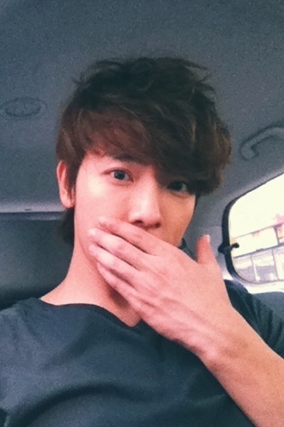 東海的帥氣自拍照 - Kpopn