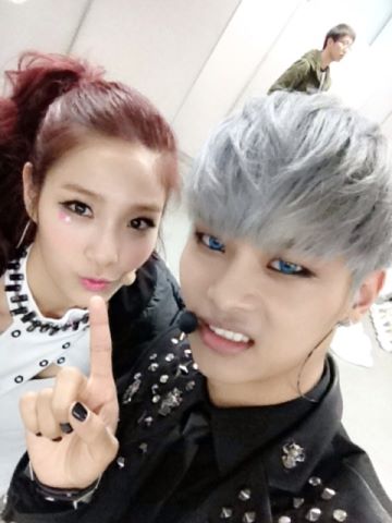 N 與 Eun Young 的合照 - Kpopn