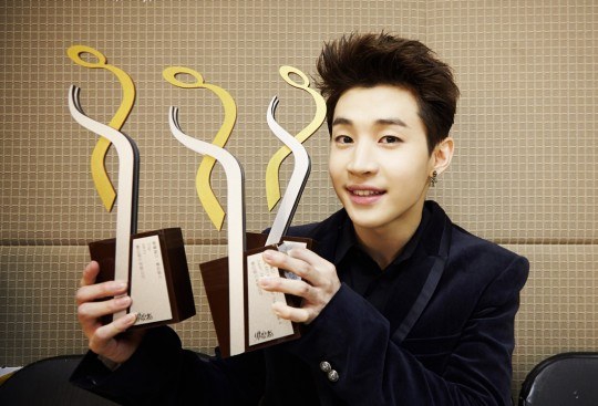Henry,SJ香港獲唱片銷量獎 - Kpopn