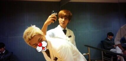 把天動當成打光板的 Mir - Kpopn