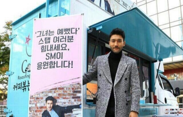 S.M. Ent. 為始源送上應援咖啡車 - Kpopn