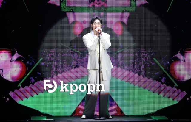 白虎遵守約定3年後襲台！「深V性感登場」獻唱周興哲熱門歌曲 - Kpopn