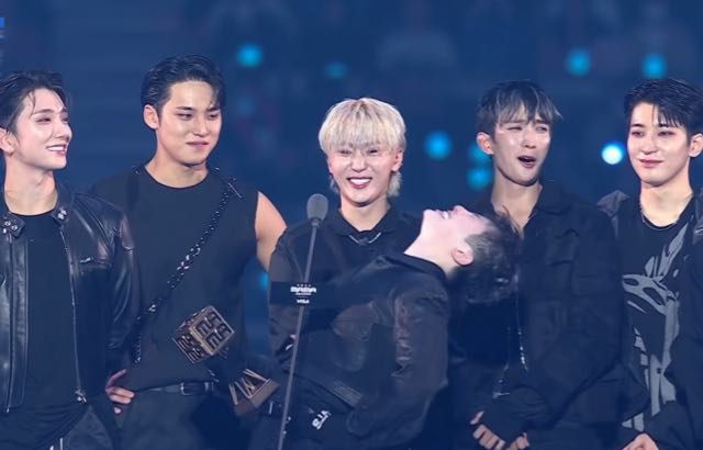 SEVENTEEN奪MAMA大賞完整感言紀錄！Woozi大爆哭、Hoshi發最新合照「淨漢&Jun也在」 - Kpopn