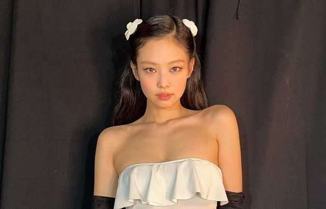 Jennie 再爆親吻摟抱神秘男子 網急喊「 V 該怎麼辦」！ - Kpopn