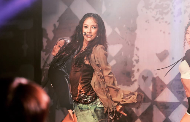 李孝利睽違6年正式回歸！酷帥煙燻妝及連帽短褲 粉絲直呼夢回2006年 - Kpopn