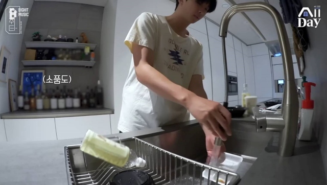 SUGA竟指控RM不愛乾淨！加碼爆「分開住後這個改變」讓他感覺被背叛 - Kpopn