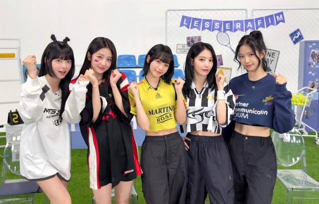 LE SSERAFIM出道一周年寫下女團新紀錄！紀念蛋糕「造型太特殊」引發爆笑 - Kpopn