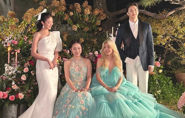 Dara妹妹20年來首度公開！「三姊弟顏值超高」網大讚：根本是演員 - Kpopn