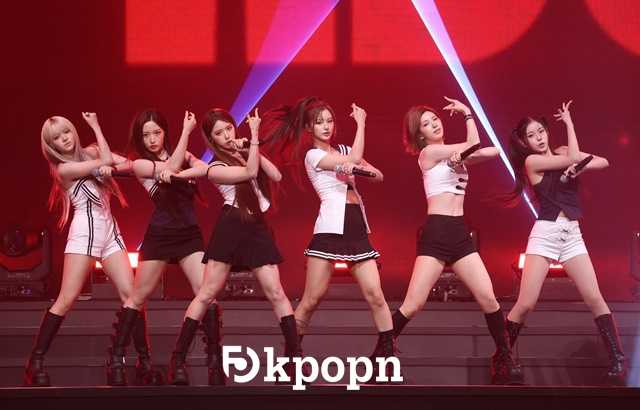 NMIXX三度來台「狂送飛吻」Lily清唱寵粉絲！KiiiKiii致敬2NE1～大愛「這美食」喊：人生最好吃 - Kpopn