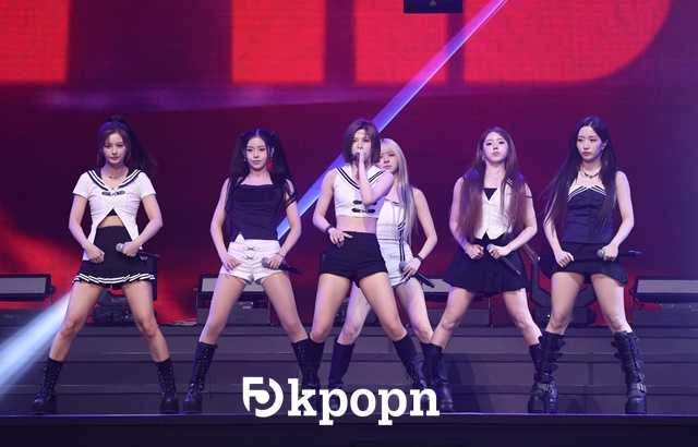 NMIXX三度來台「狂送飛吻」Lily清唱寵粉絲！KiiiKiii致敬2NE1～大愛「這美食」喊：人生最好吃 - Kpopn