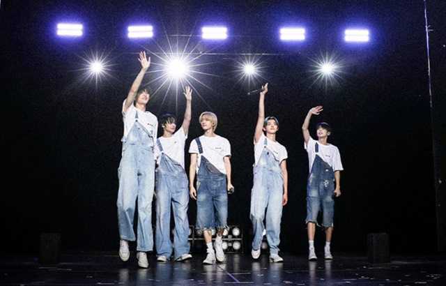 Jimin跟TXT一起跳舞意外變小隻男！影片曝光粉絲被電暈 狂誇站C位好帥 - Kpopn