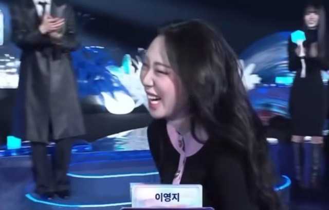 MAMA頒給李泳知「OLIVE YOUNG獎」 她傻眼笑翻：沒有優惠券嗎？ - Kpopn