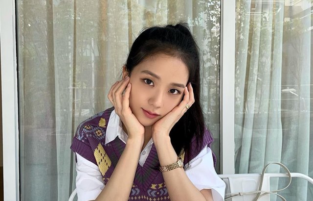 BLACKPINK JISOO 為慶祝電影上映，公開新髮色照片 - Kpopn