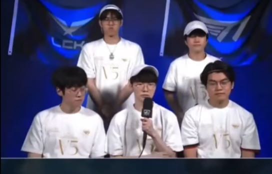 T1逆轉勝！Faker心目中FMVP「頒給自己」 宙斯被獎座K頭見血缺席訪問 - Kpopn
