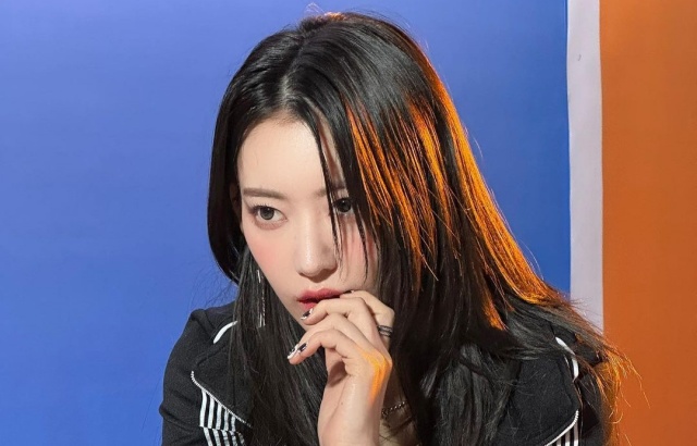 HYBE專門推出冷系列美男美女？網友大讚「V一笑起來就變暖」 - Kpopn