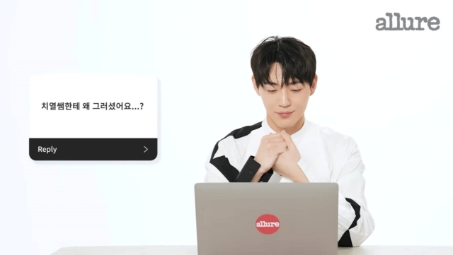 大勢演員辛載夏被問「直說老師vs道奇哥」？ 為難表示：哥哥們都會生氣XD - Kpopn