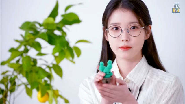 IU認愛後親自出面為「它」宣傳！意見分歧讓職員「爆氣辭職」XD - Kpopn