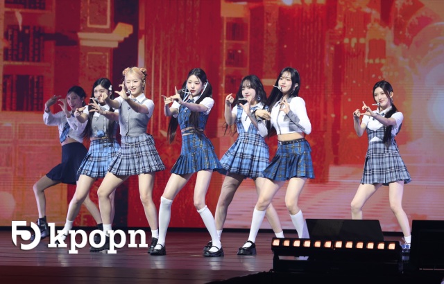 IVE登台Rei說自己是可愛小籠包！「粉絲準備排字應援」成員差點被逼哭 - Kpopn