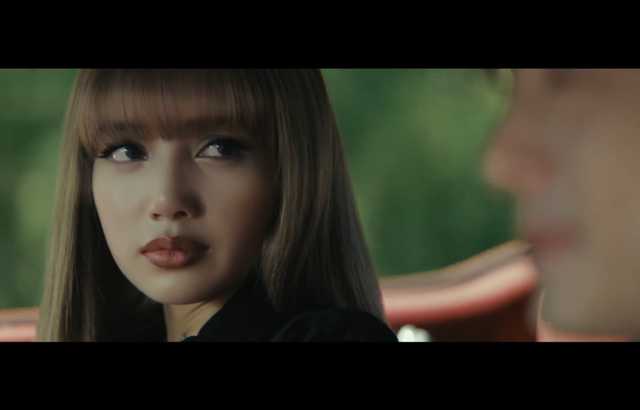 Lisa「甜蜜共枕」坂口健太郎秀心碎演技！〈Dream〉MV藏超大顆洋蔥 網讚：當演員的料 - Kpopn