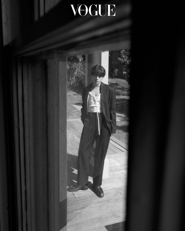 《VOGUE》釋出更多照片，給你滿滿的 V！快來看！ - Kpopn
