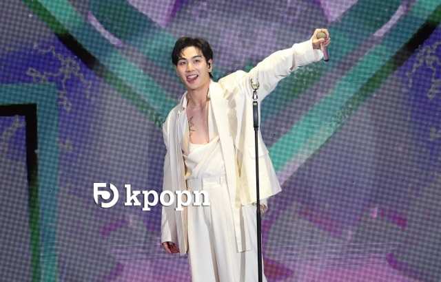 白虎遵守約定3年後襲台！「深V性感登場」獻唱周興哲熱門歌曲 - Kpopn