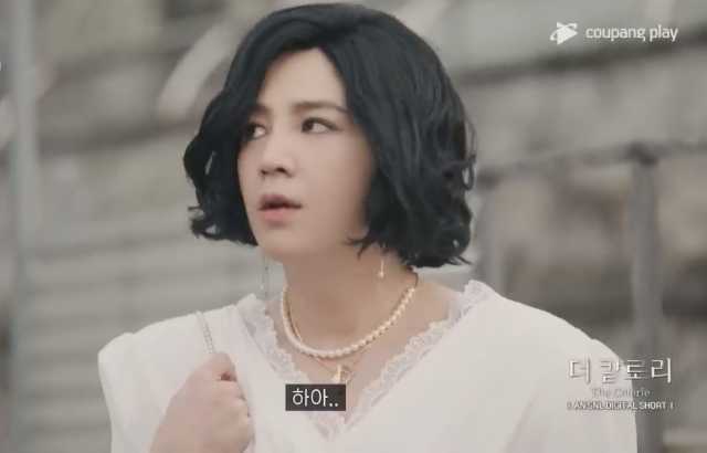 張根碩100%還原《黑暗榮耀》爆乳空姐 「塞胸墊+絕美Wink」豁出去了 - Kpopn