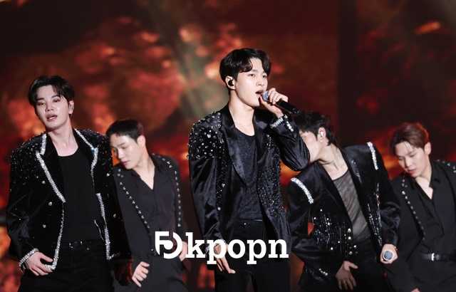 INFINITE全員耍性感！他被拱秀「骨盆舞」超害羞～L清唱飆高音意外被偷襲 - Kpopn