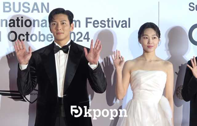 【釜山影展】金秀賢離婚後首現身「深V解放美胸」 TWICE多賢白到發光宋仲基幸福肥亮相 - Kpopn