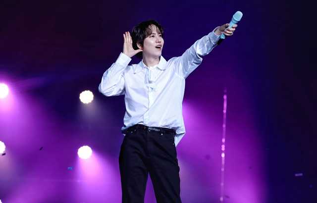 圭賢高雄告白：挖尬意你！送「中文金曲串燒」寵粉～唱完SJ組曲竟想吐！？ - Kpopn