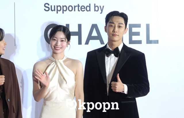 【釜山影展】金秀賢離婚後首現身「深V解放美胸」 TWICE多賢白到發光宋仲基幸福肥亮相 - Kpopn