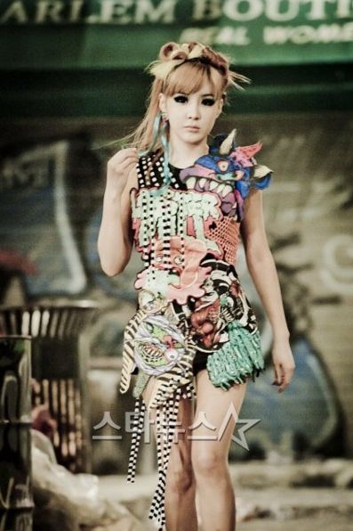 2NE1的新歌"Ugly" MV照 - Kpopn