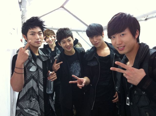 拍攝 MV 的 CODE-V - Kpopn