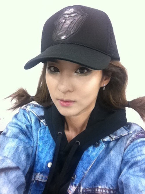 Dara 推廣 2NE1 新 MV！ - Kpopn