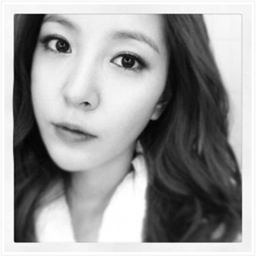 BoA 黑白展現嫵媚的自拍 - Kpopn