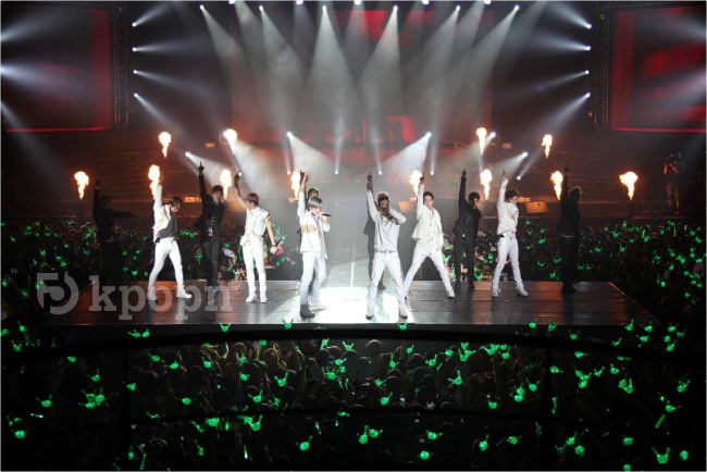 B.A.P 撼動南港101 - Kpopn