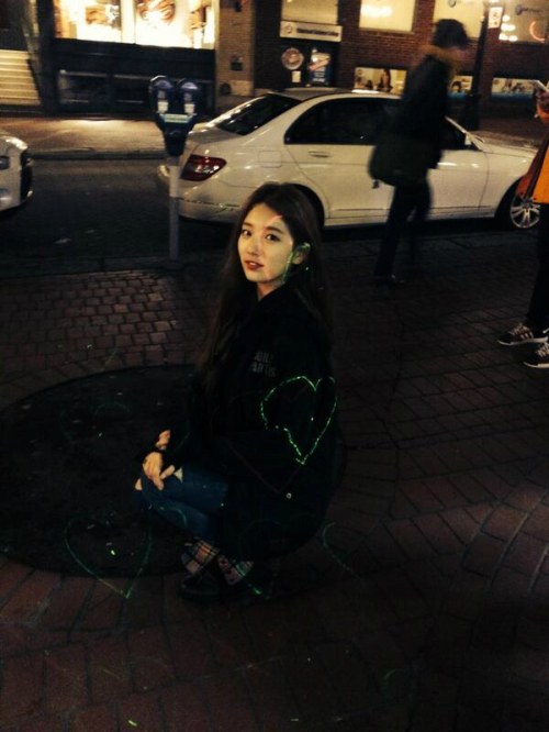 Suzy 加拿大街頭近況照公開 - Kpopn