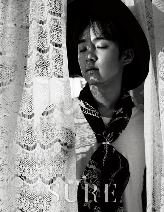 在真的《SURE》黑白畫報 - Kpopn