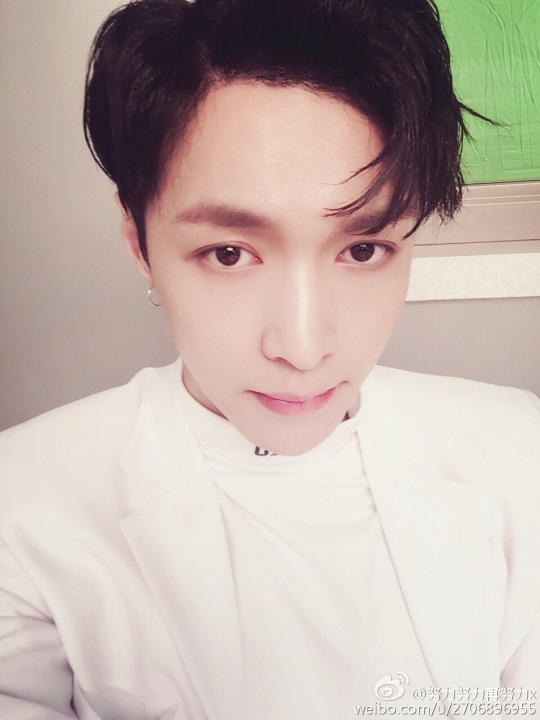 LAY 將在10月7日公開個人專輯先行曲 - Kpopn